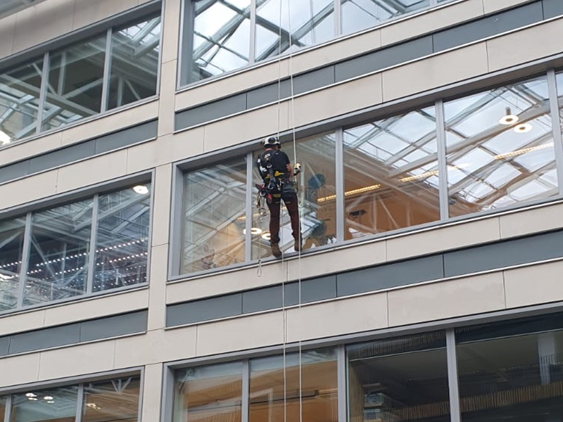 Raam vervangen Hogeschool Amsterdam dmv abseiltechnieken